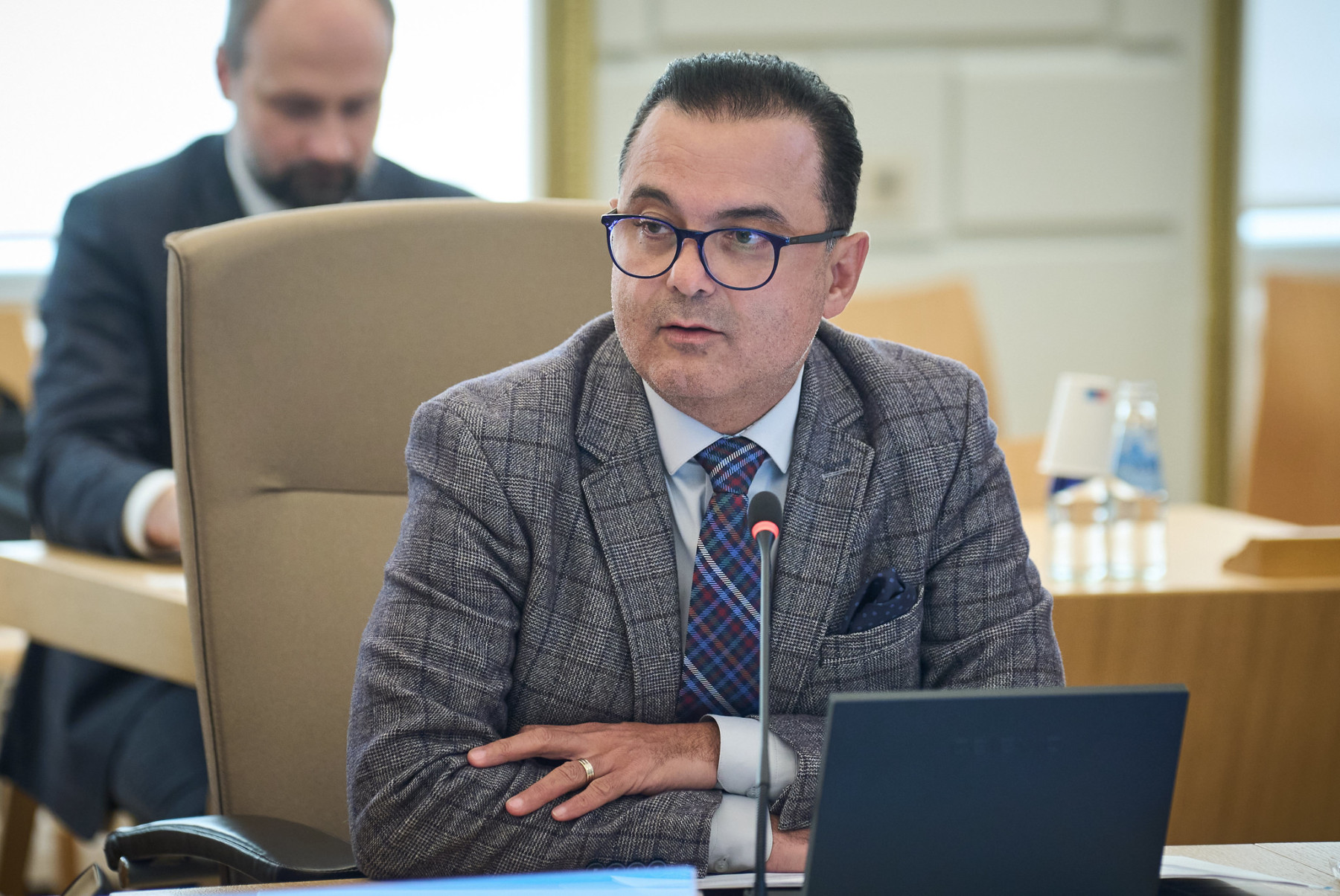 Hosama nodoklis un Glāzīša rublis – Puaro.lv