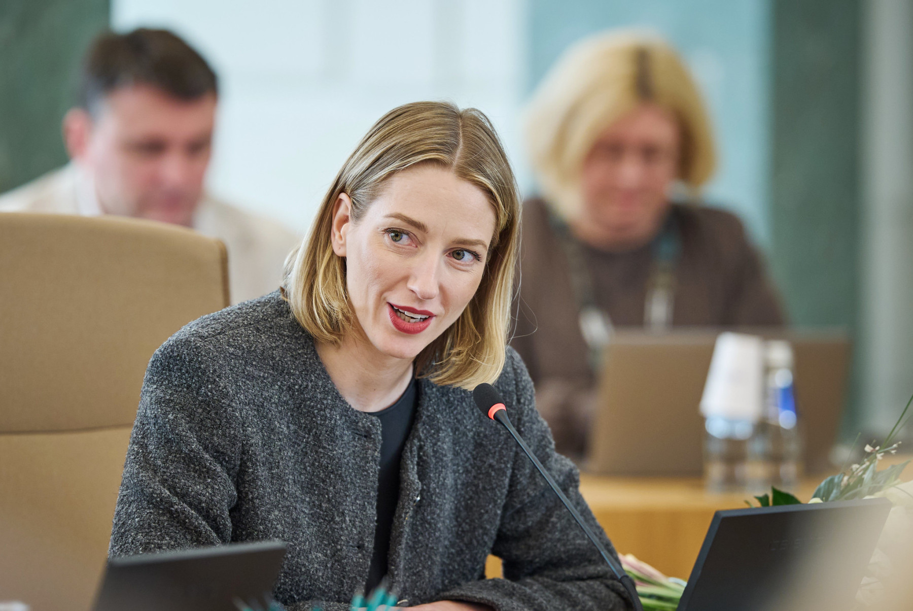 Satiksmes pagaidu ministre Lāce kā kultūras ministre pošas uz “Oskaru ...