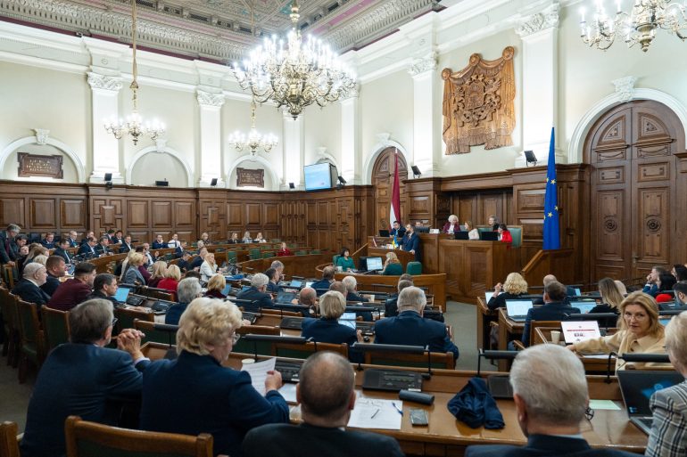 Politika – Puaro.lv